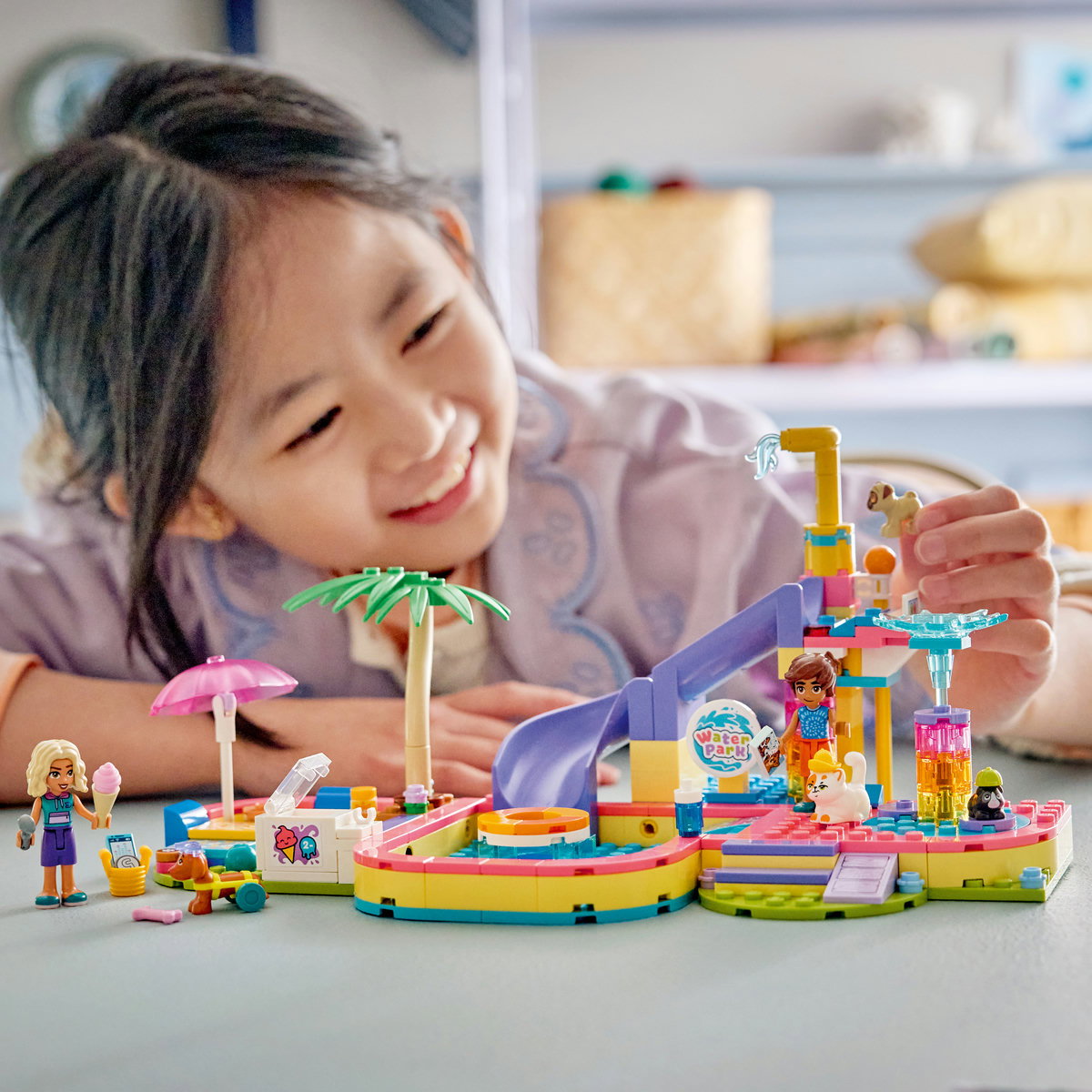 LEGO Friends O zi distractiva in parcul acvatic (42676)